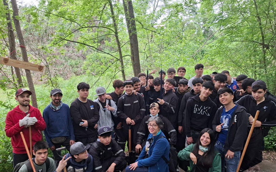 Estudiantes de 3°D TP ayudan a recuperar Humedal Urbano "La Proto" en Talca