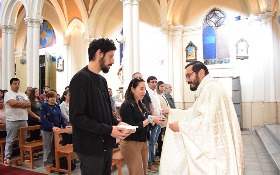 Actualizar 63+ imagen padre dando misa - Abzlocal.mx